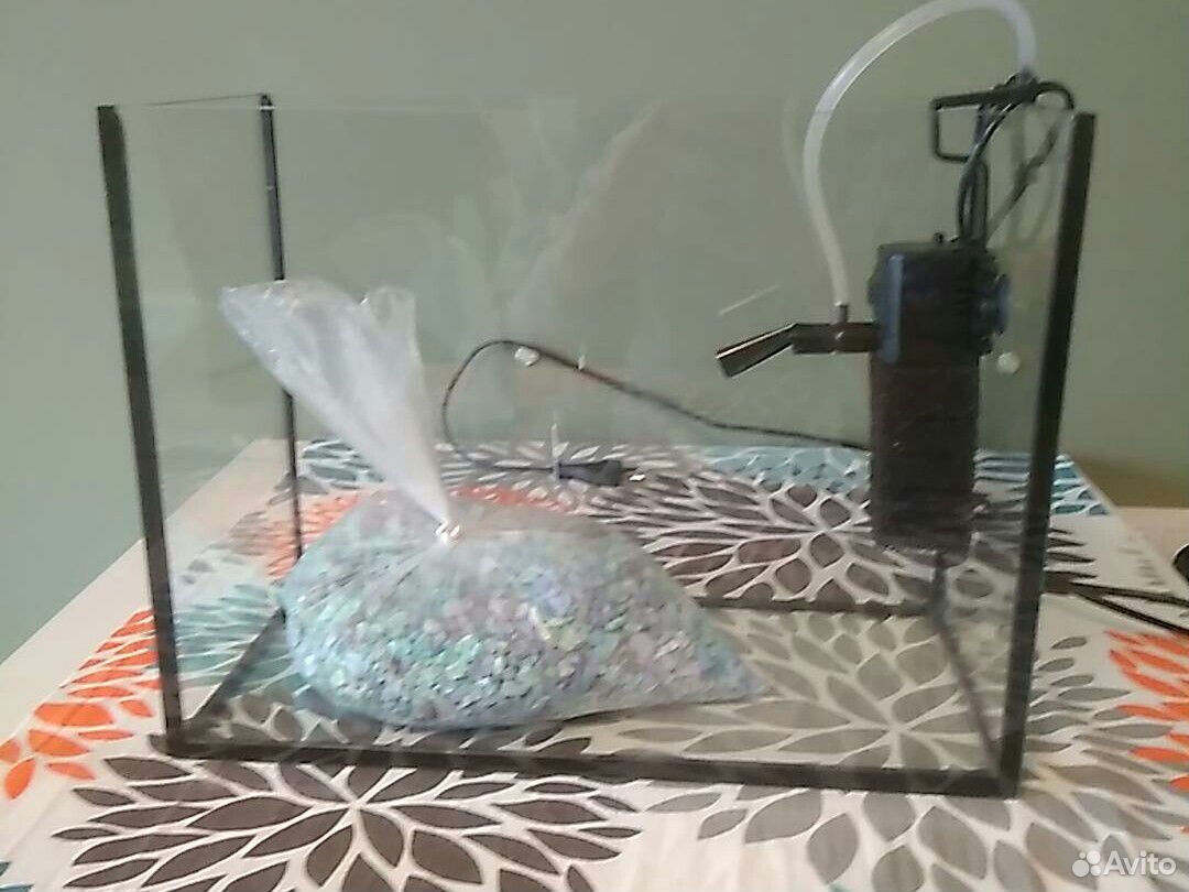 Аквариум 20л плюс фильтр и камушки