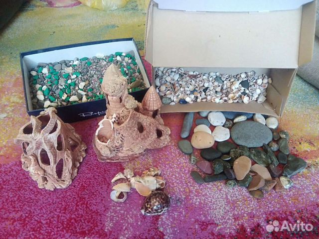Камни, ракушки и замки для аквариума